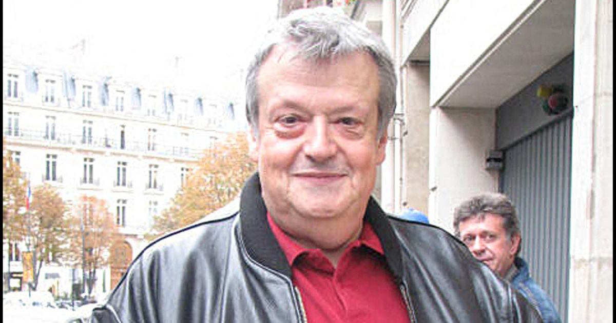 Guy Carlier dans les rues de Paris. - Purepeople