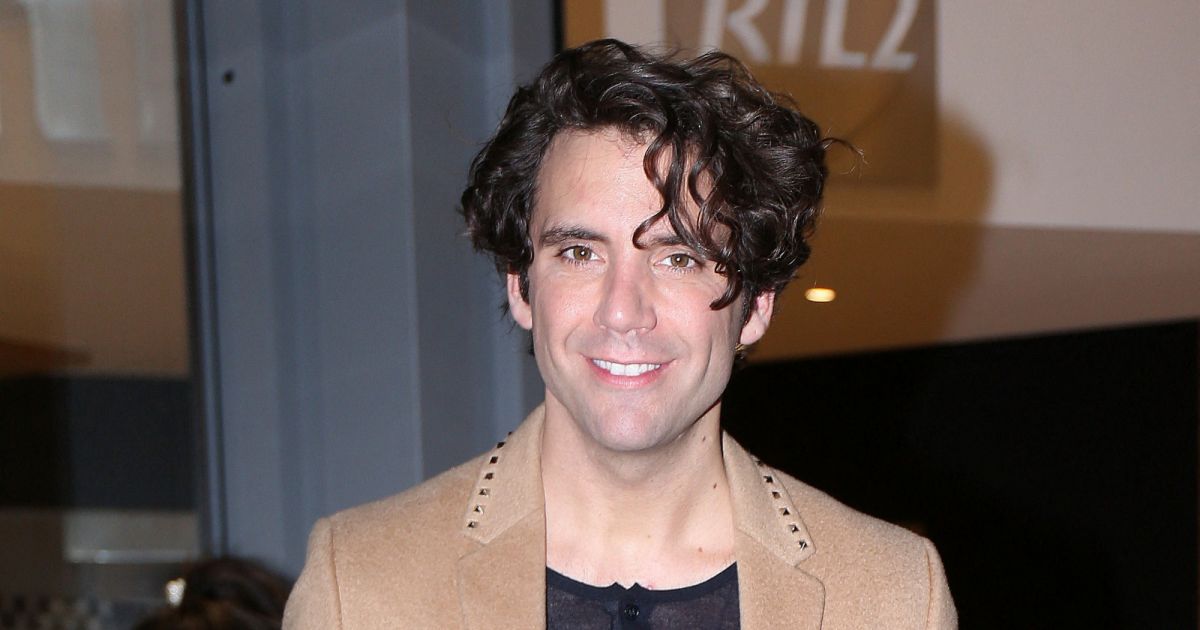 Exclusif - Le chanteur Mika à la sortie des studios de la station RTL2 ...