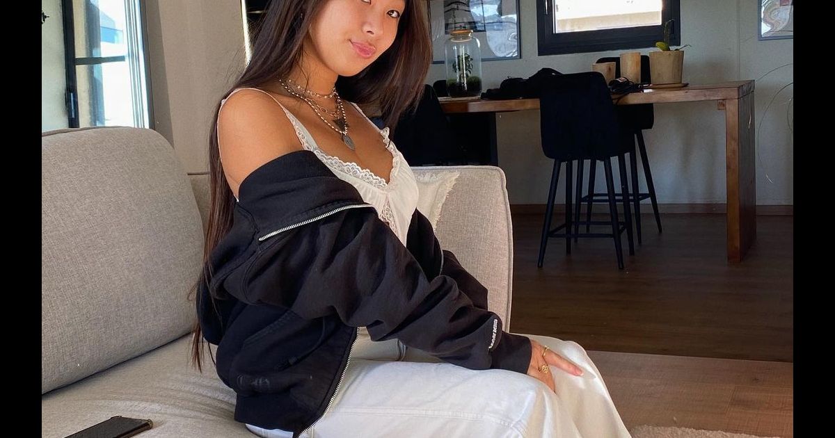 Jade Hallyday pose pour Instagram le 14 novembre 2020. - Purepeople