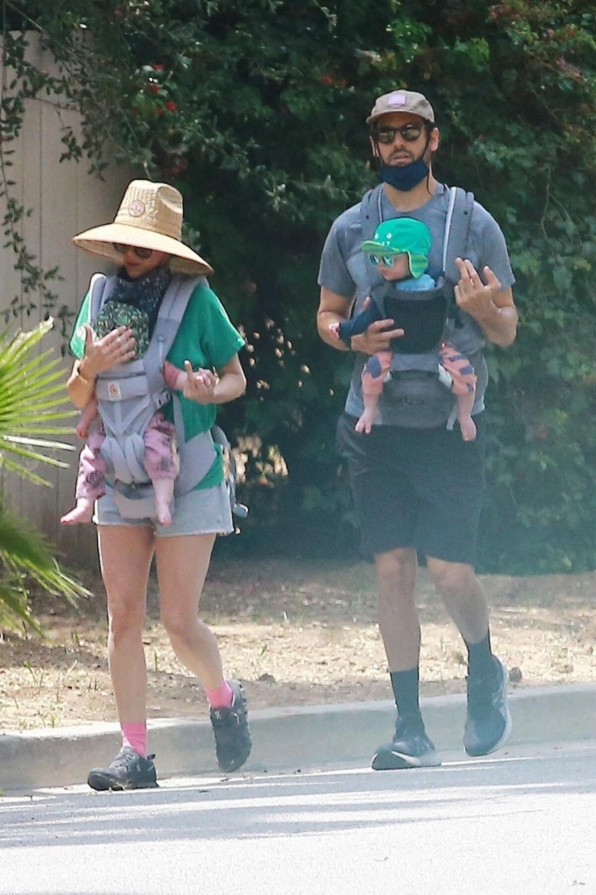 Photo : Exclusif - Jeunes parents, Kristen Wiig et son fiancé Avi ...