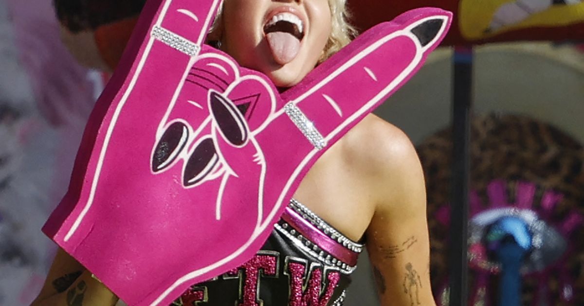 Miley Cyrus lors du concert TikTok Tailgate Party en marge du Super ...