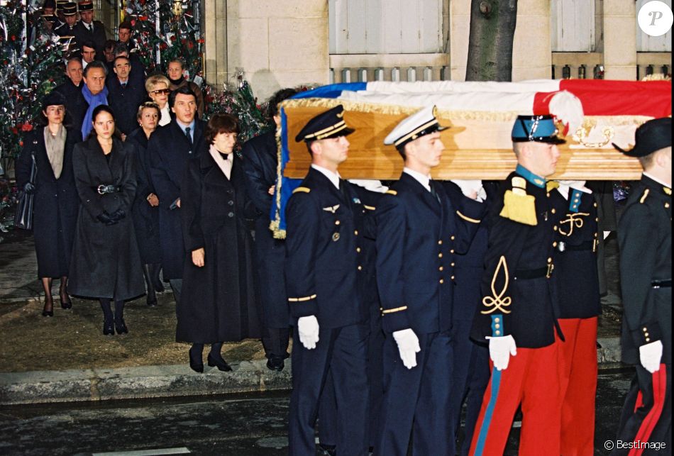 Anne Pingeot raconte sa "honte d'avoir été fille-mère" dans une famille ...
