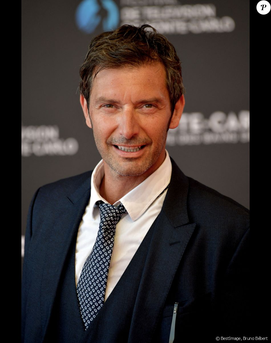 Franck Sémonin élégant au bras de sa femme Hélène, étincellelante en ...