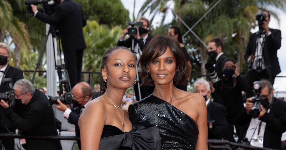 Liya Kebede et sa fille Raee Kebede - Montée des marches du film Les ...