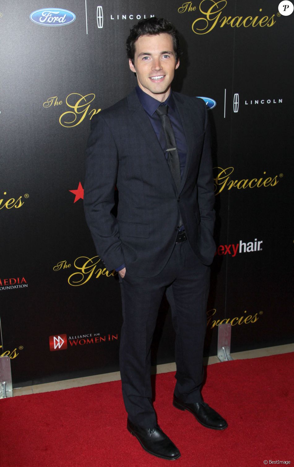 Ian Harding (Pretty Little Liars) s'est marié dans le plus grand secret ...