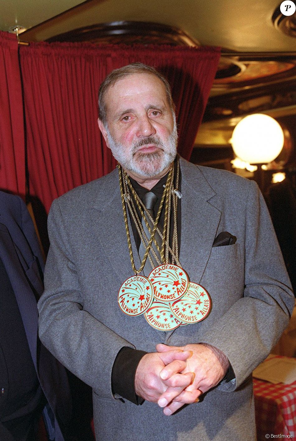Jean Yanne - Prix Alphone Allais 2000 à Paris. - Purepeople