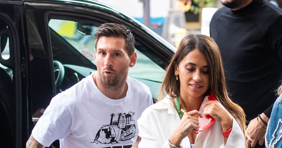 Exclusif - Antonella Roccuzzo (ensemble survêtement noir Adidas) sort ...