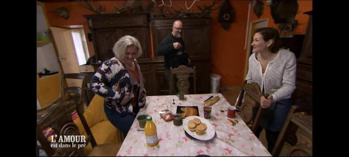 Photo : Franck et ses prétendantes Anne-Lise et Cécile dans "L'amour ...