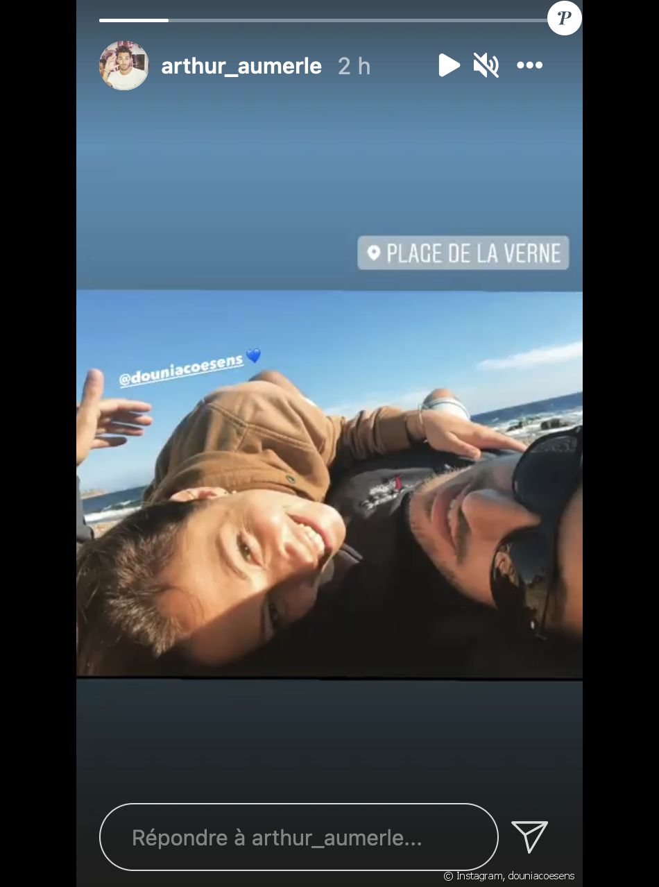 Dounia Coesens s'affiche très complice avec un certain Arthur Aumerle ...