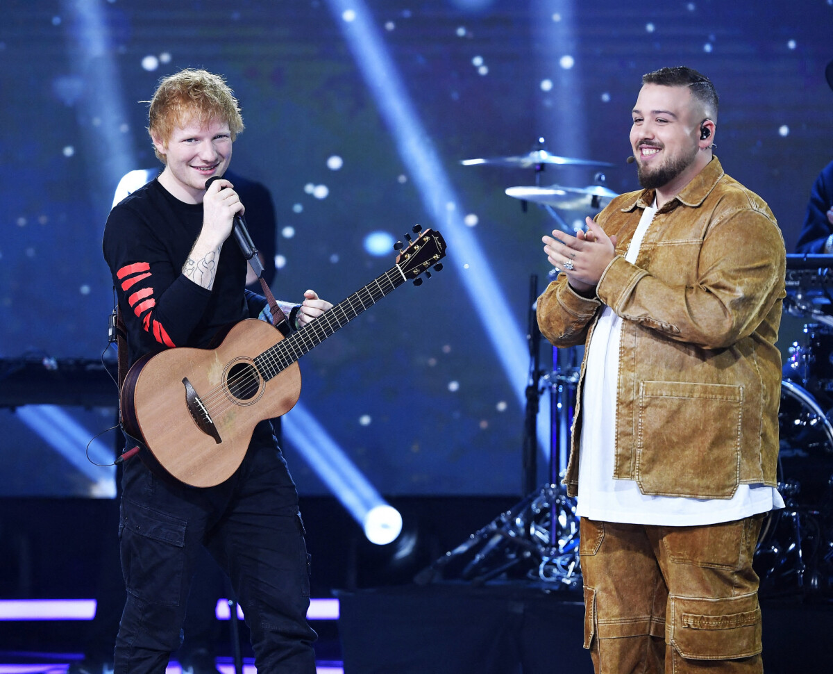 Photo : Ed Sheeran se produit dans l'émission Idol sur TV4 en Suède. Le ... Photo : Ed Sheeran se produit dans l'émission Idol sur TV4 en Suède. Le ...