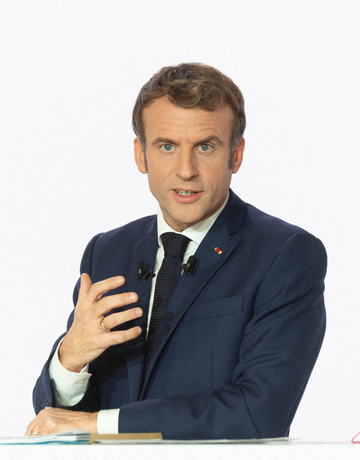 Photo : Le président de la République française, Emmanuel Macron donne ...