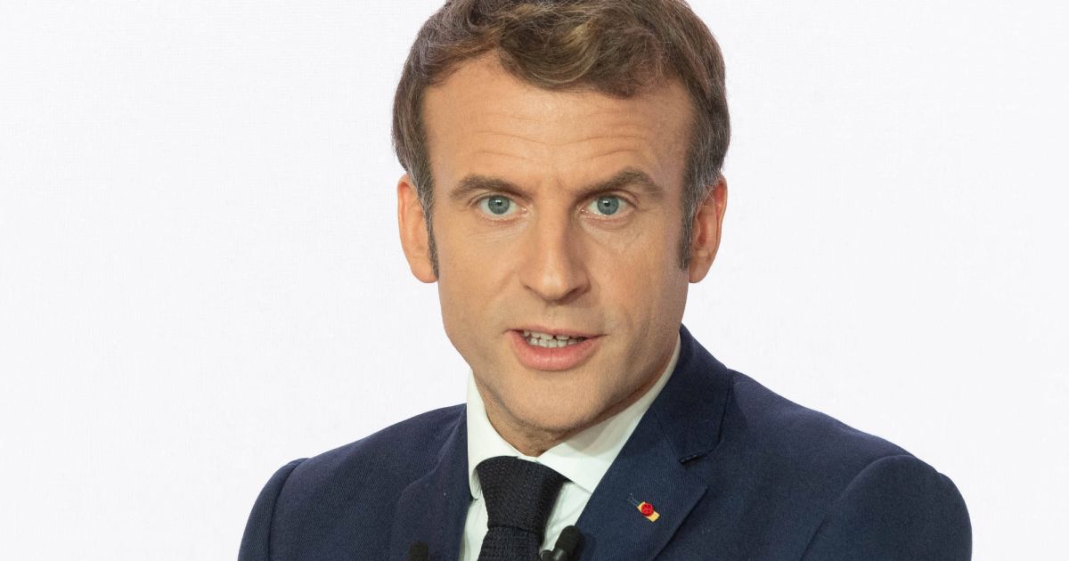 Le président de la République française, Emmanuel Macron donne une ...
