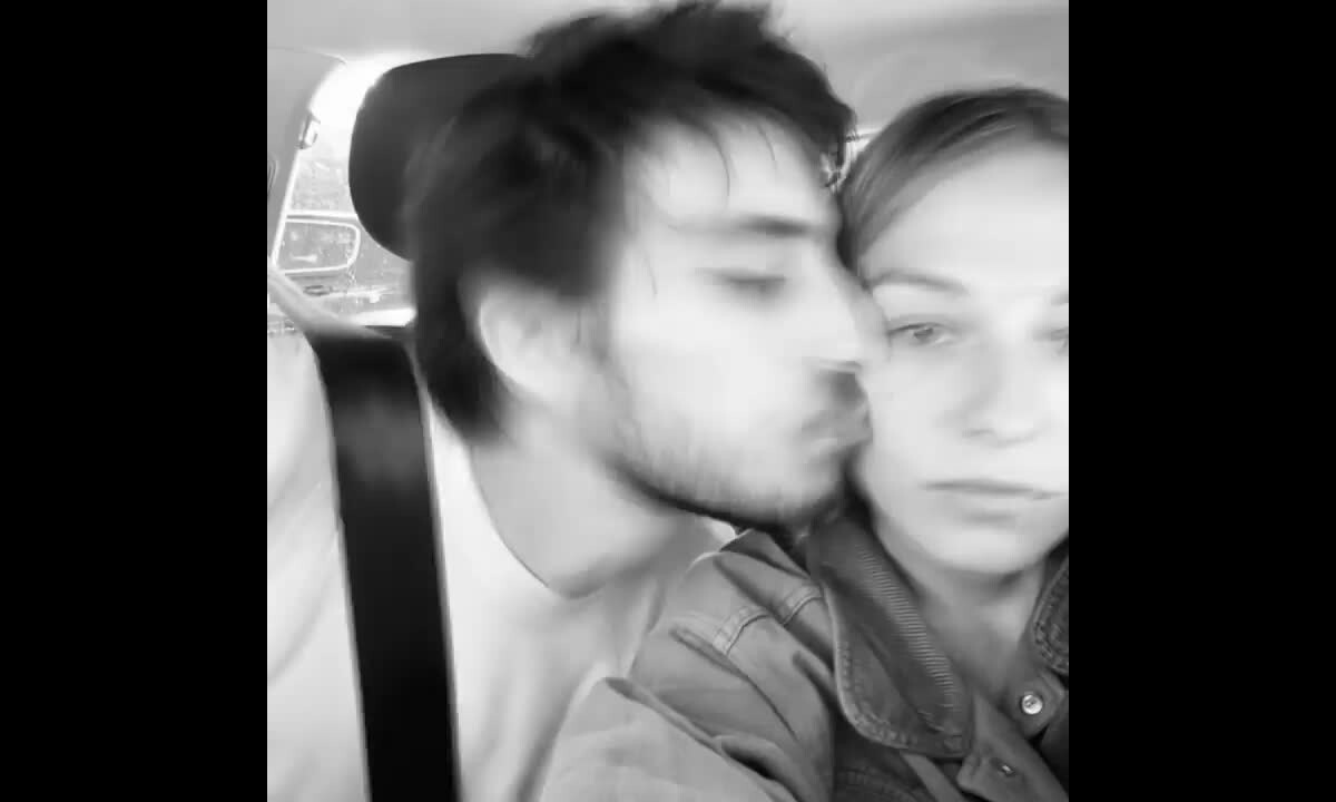 Vidéo : Ben Attal et sa petite amie Axelle. - Purepeople