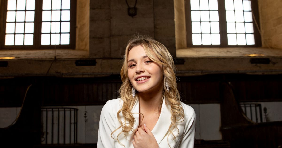 Exclusif - La chanteuse Carla - Backstage - Enregistrement de l ...