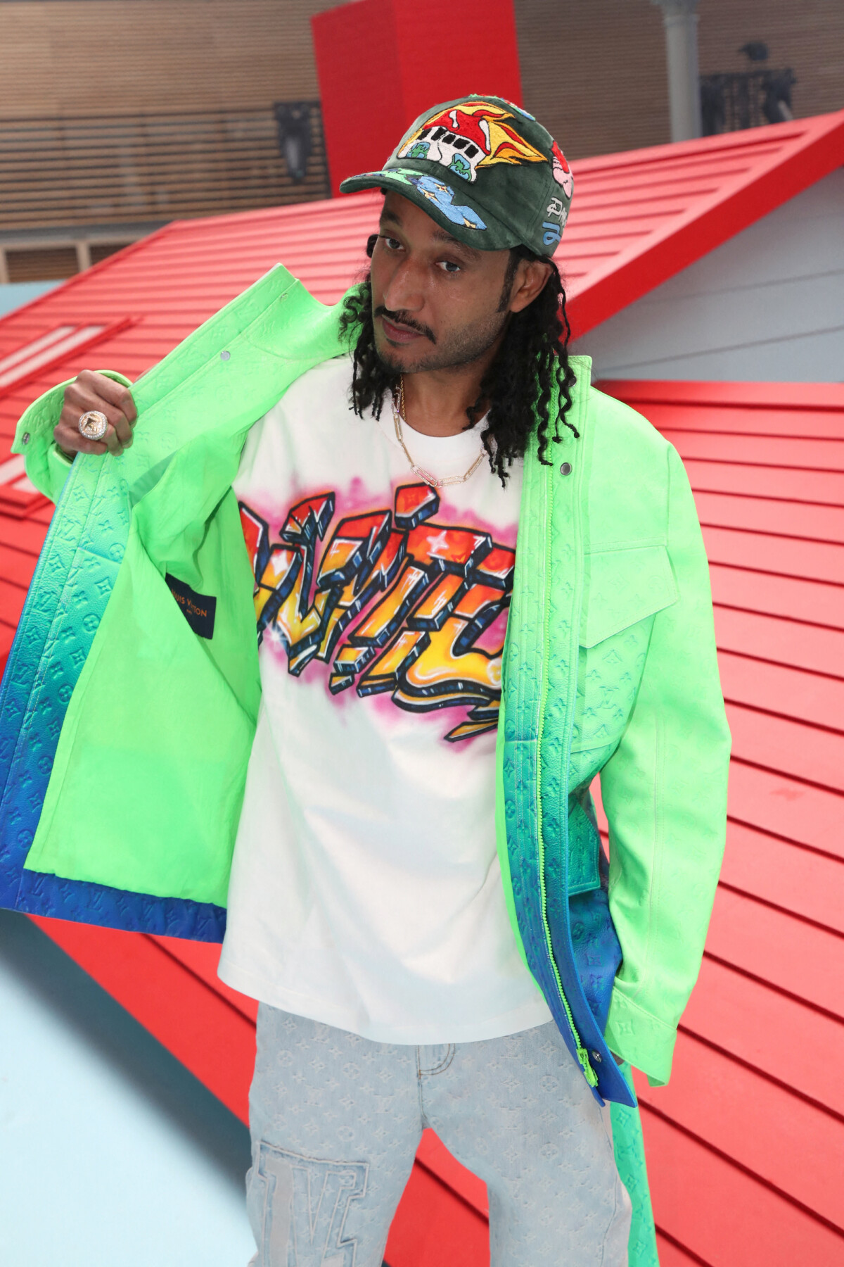 Photo : Don C alias Don Crawley au front row du défilé Homme Louis ...