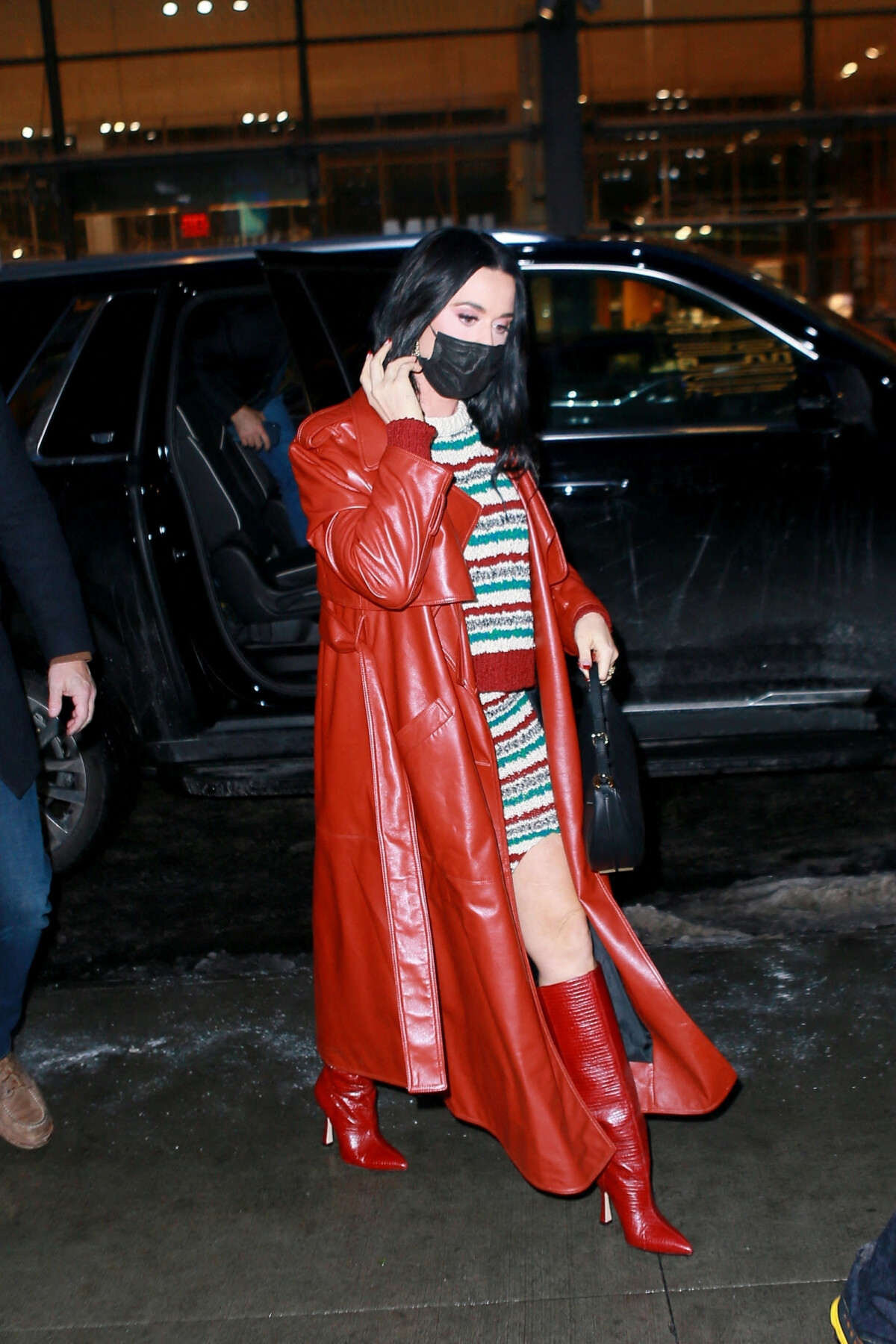 Photo : Katy Perry et son fiancé Orlando Bloom à la sortie du St. James ...