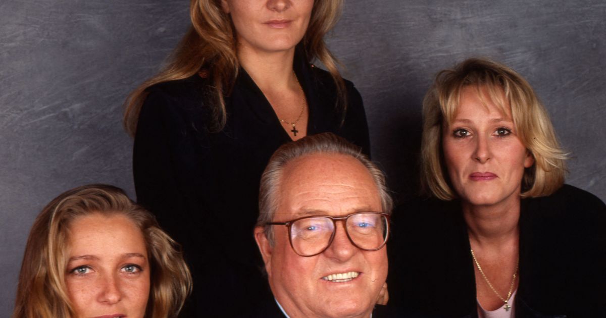Archives - Jean Marie Le Pen et ses filles Marie-Caroline, Yann, Marine ...