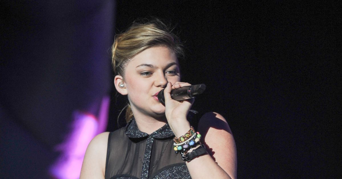 Archives - La chanteuse Louane en concert au Zénith de AMIENS lors de ...