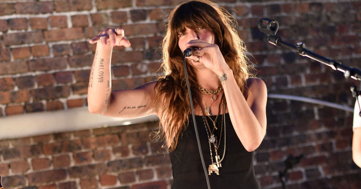 Exclusif - Lou Doillon en concert lors de la soirée de présentation de ... Exclusif - Lou Doillon en concert lors de la soirée de présentation de ...