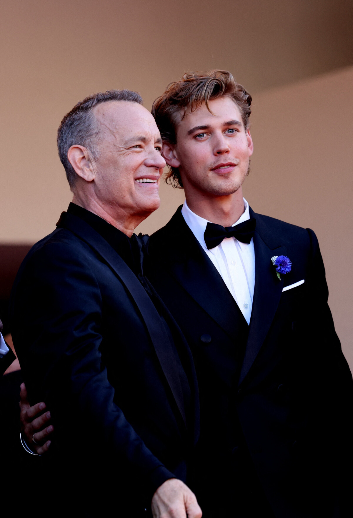 Photo : Tom Hanks, Austin Butler - Montée des marches du film " Elvis ...