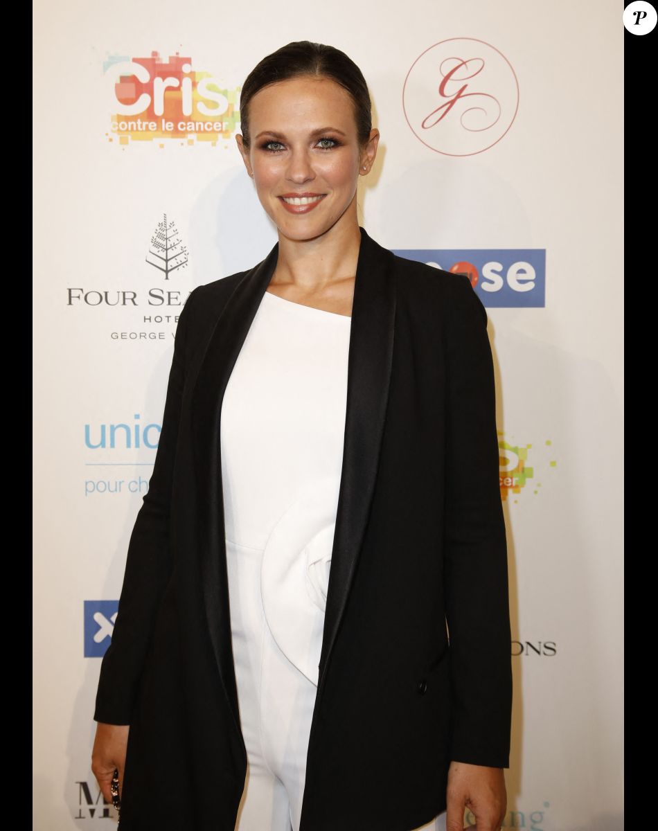 Lorie s'affiche en tout petit bikini pour les vacances, elle est canon ...