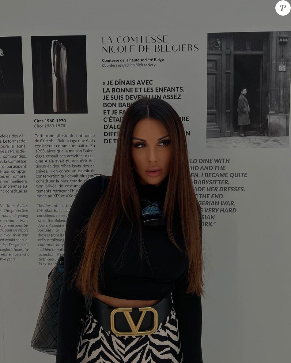 Laura Lempika prend la pose sur Instagram - Purepeople