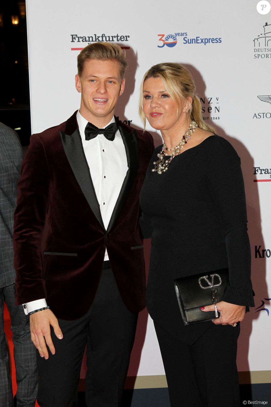 Corinna Betsch Schumacher et son fils Mick assistent à la soirée de ...