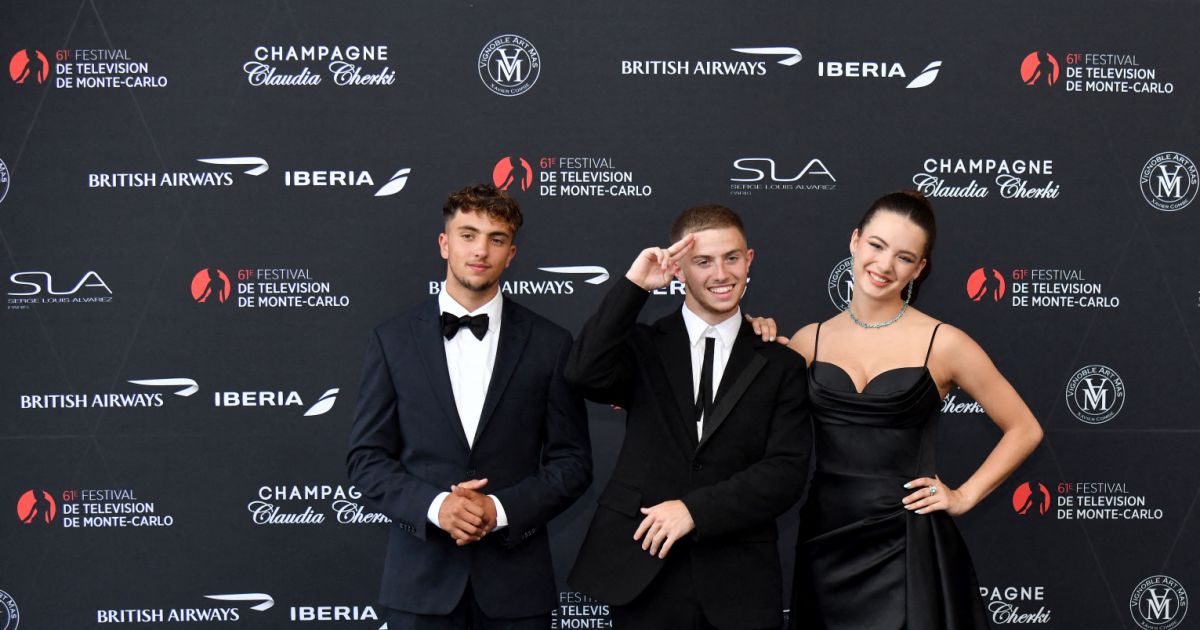 Inoxtag, Michou et Elsa Bois au photocall de la cérémonie d'ouverture ...