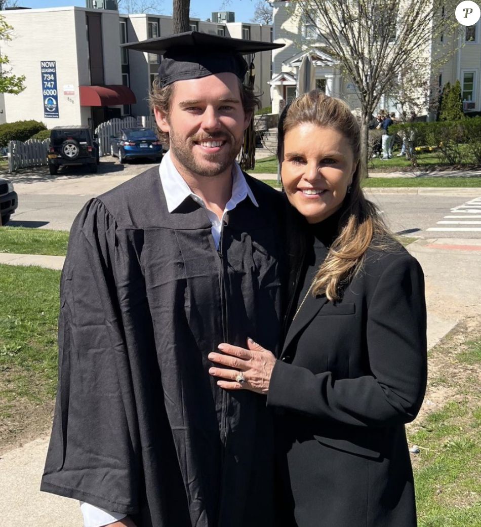 Maria Shriver et son fils Christopher sur Instagram. Le 7 mai 2022 ...