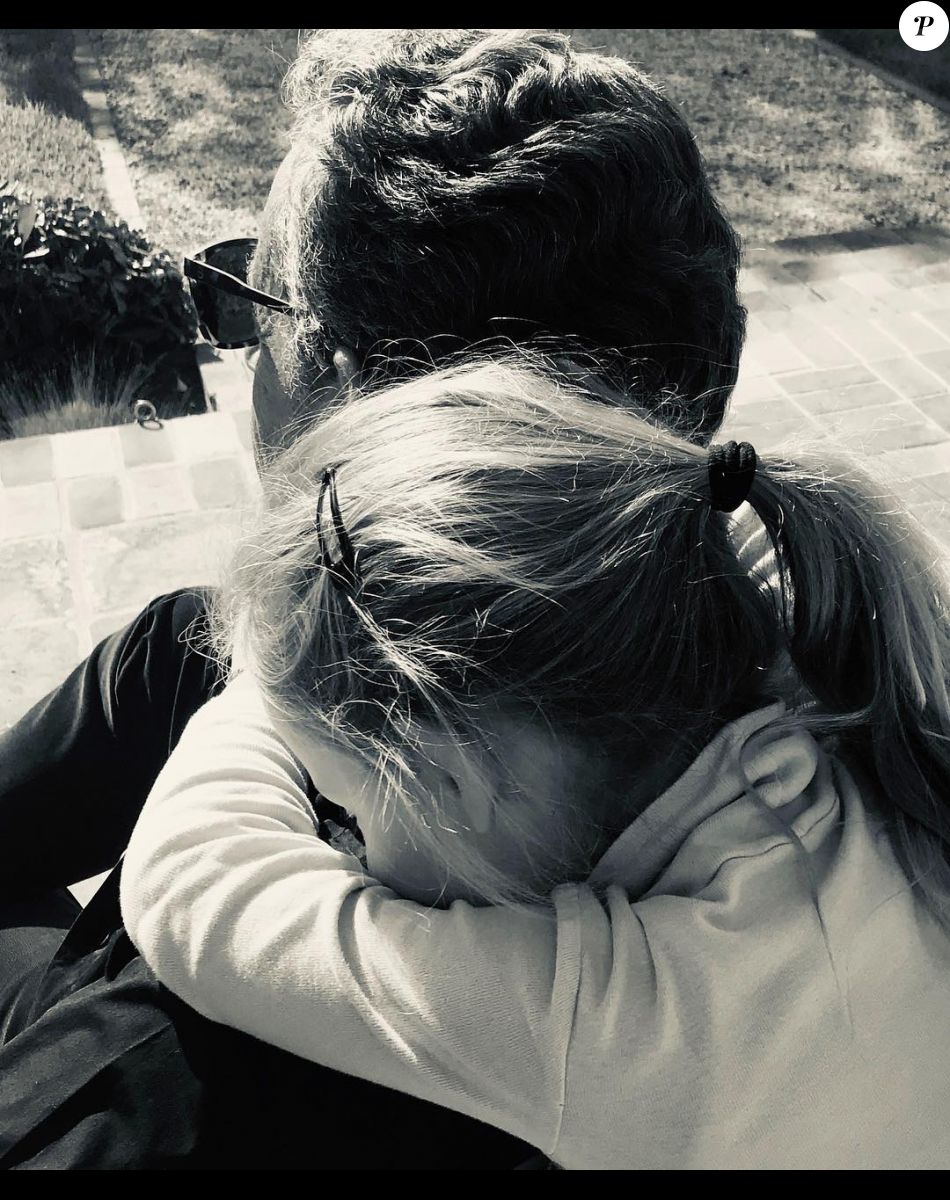 Carla Bruni : Sa fille Giulia Sarkozy fait sa rentrée des classes avec ...