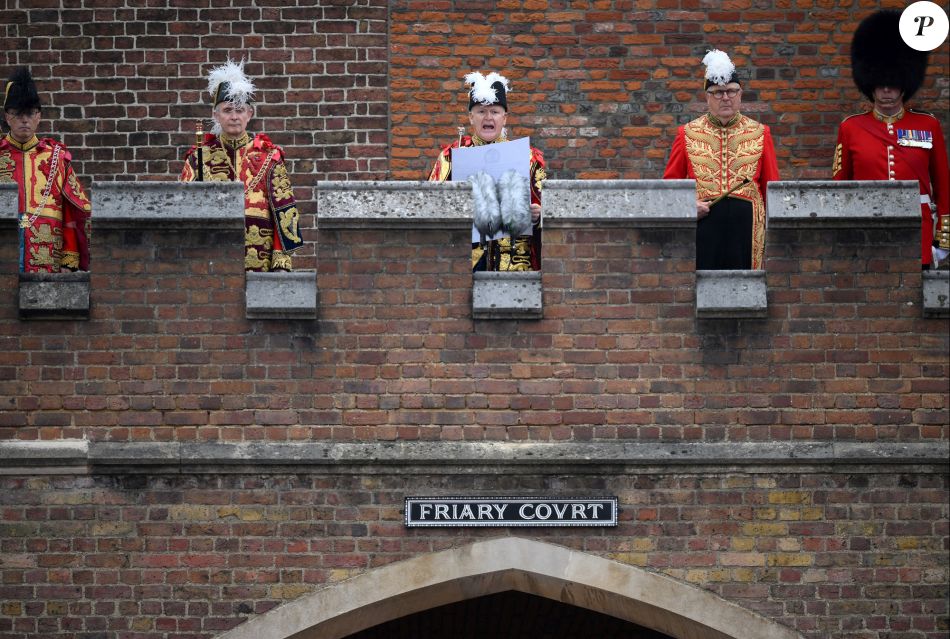 Proclamation du roi Charles III d'Angleterre depuis le balcon du palais ...