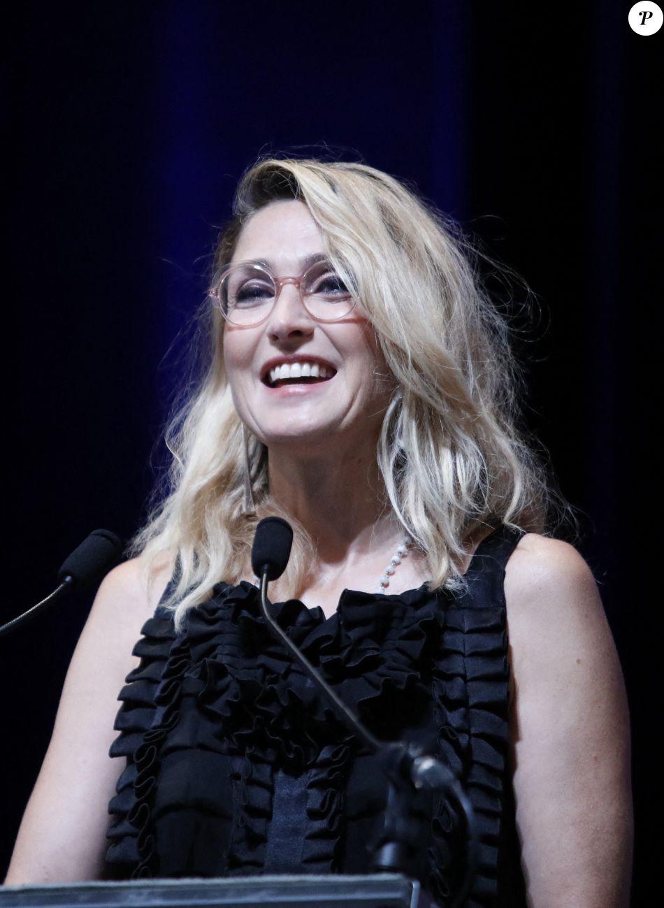 Julie Gayet annonce la remise du prix 'Deauville Talent Award à T ...