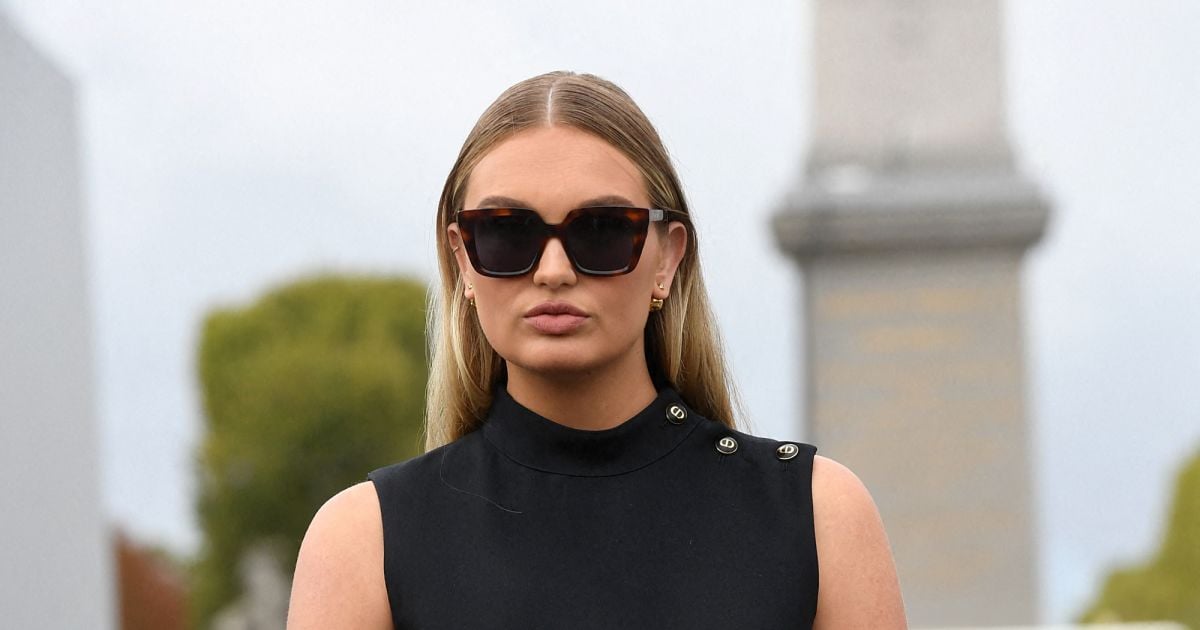 Romee Strijd (enceinte) - Célébrités au défilé Dior Collection Femme ...