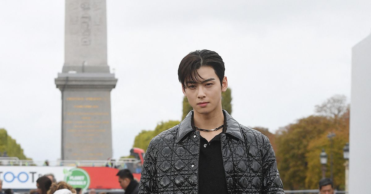 Le chanteur sud-coréen, Cha Eun-woo - Célébrités au défilé Dior ...
