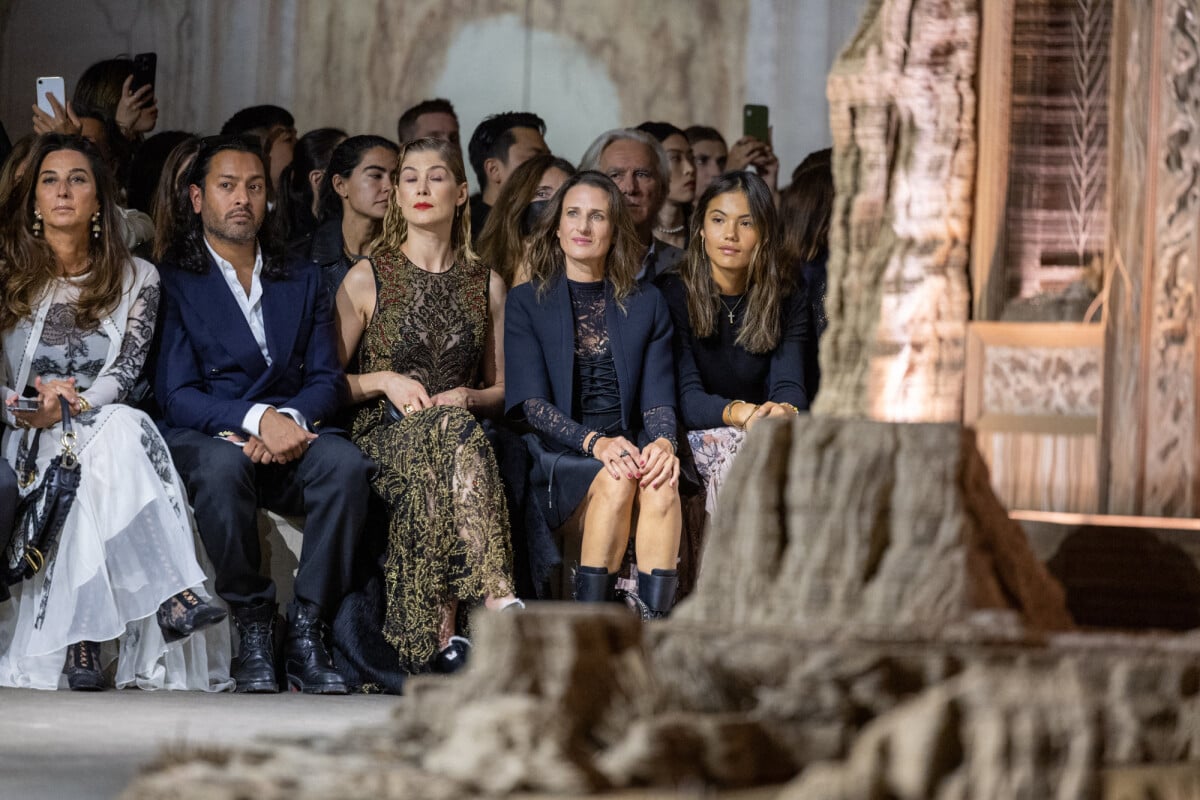 Photo : Rosamund Pike et Camille Cottin - Font Row du défilé Dior ...