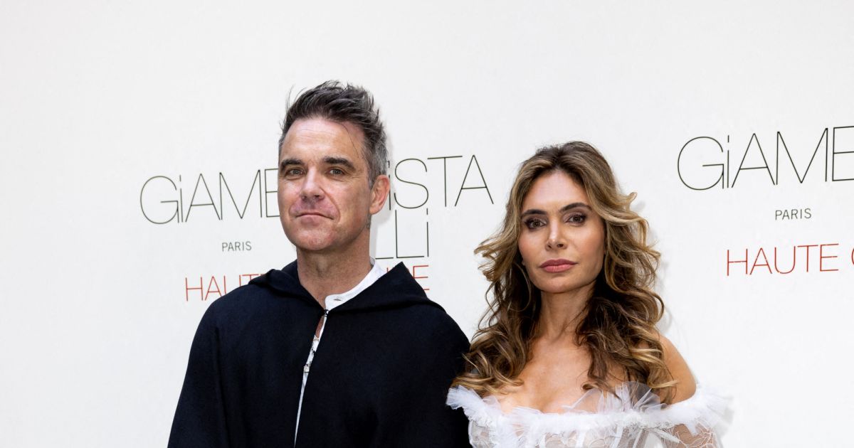 Robbie Williams et Ayda Field Williams - Les célébrités au photocall du défilé de mode Haute ...