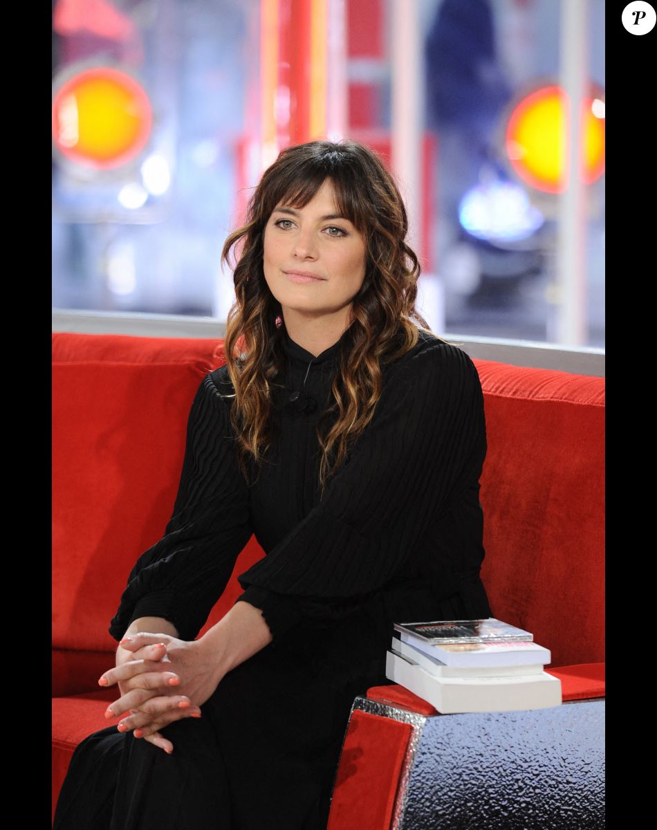 Laetitia Milot entièrement nue : photo sensuelle pour une noble cause ...