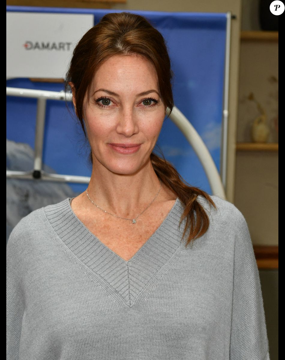Mareva Galanter très décolletée dans un costume masculin : l'ex-Miss ...