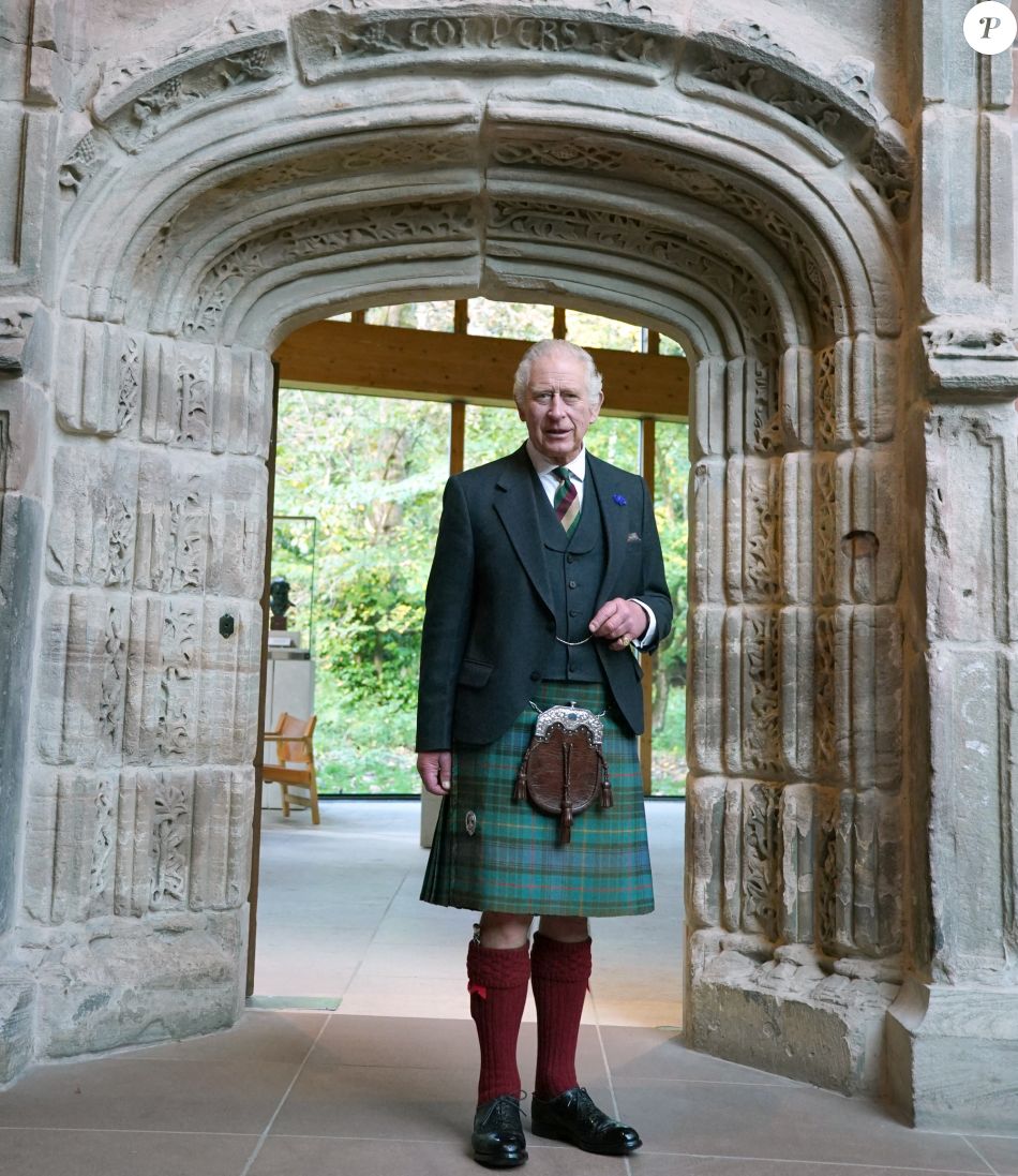 Le roi Charles III d'Angleterre visite la Burrell Collection avant sa ...