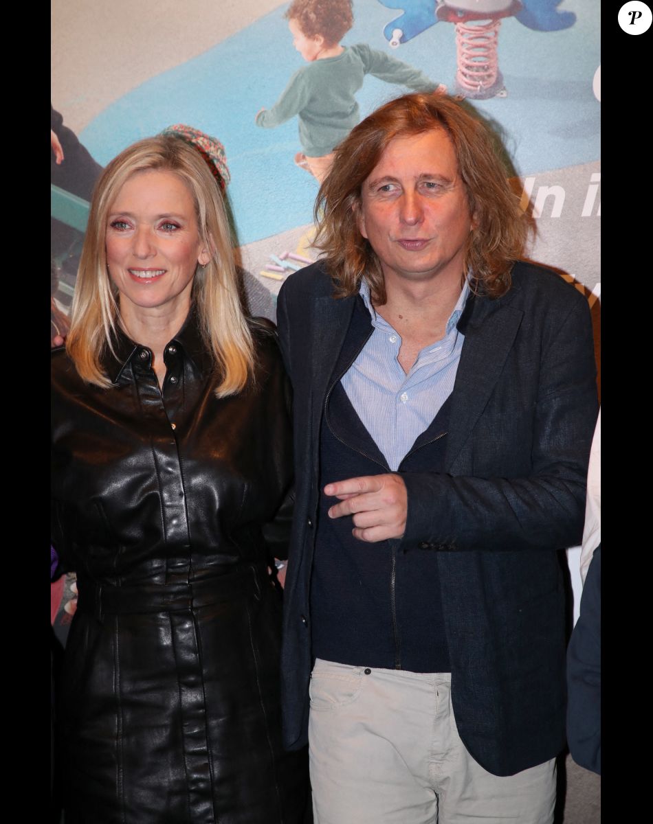 Léa Drucker sublime dans une robe en cuir moulante : rare sortie aux ...