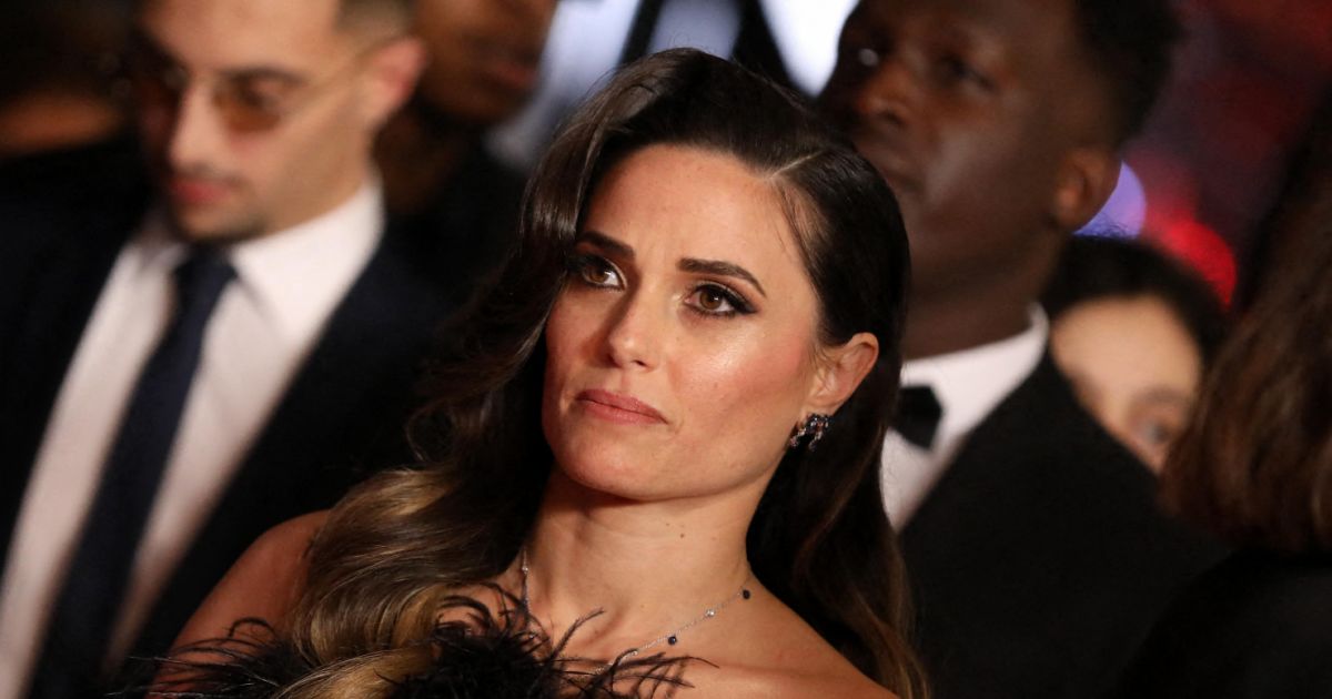 "Il faut bien surveiller" : Capucine Anav emmène sa fille Lola aux ...
