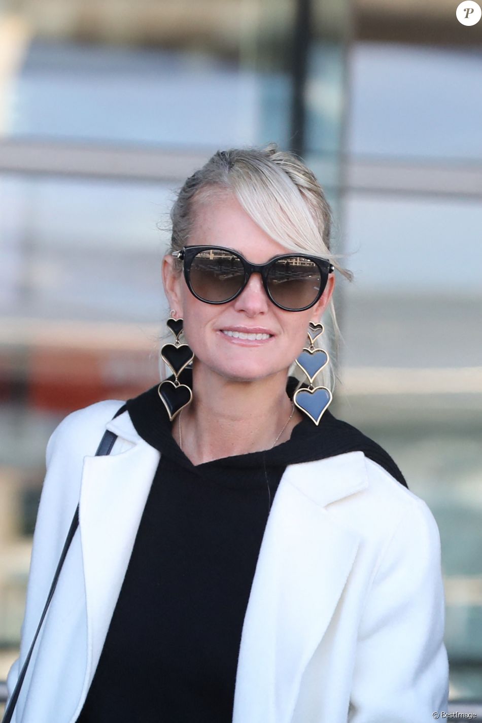 Laeticia Hallyday arrive en famille avec ses filles et sa mère à l ...