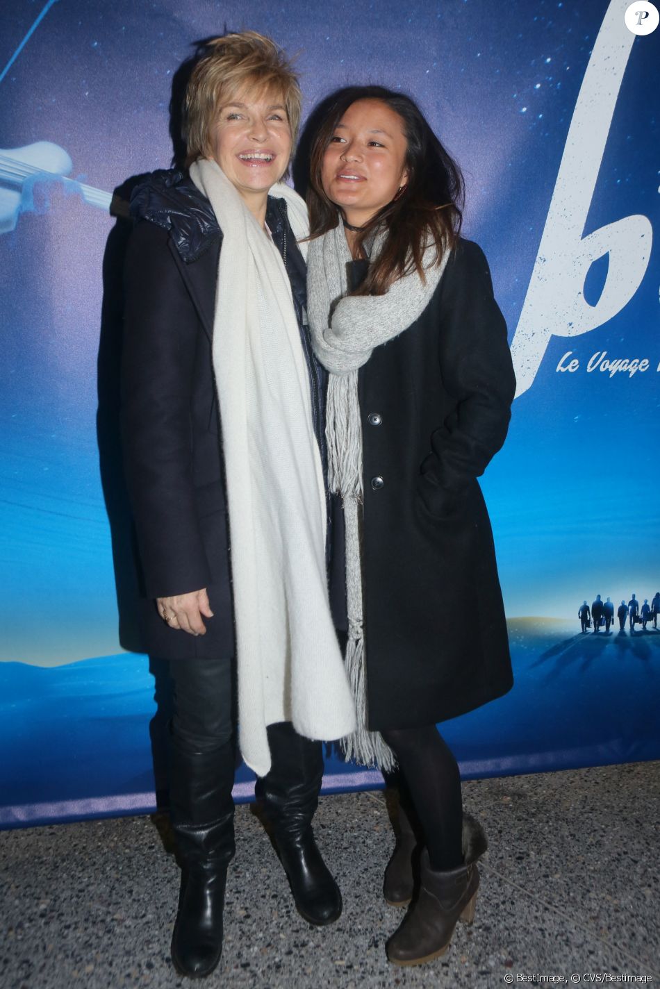 Véronique Jannot et sa fille Migmar au photocall du spectacle Bô, le ...