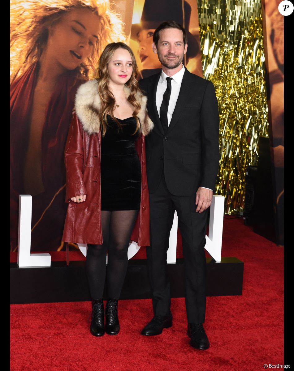 Margot Robbie à tomber dans une petite robe à capuche pour Babylon ...