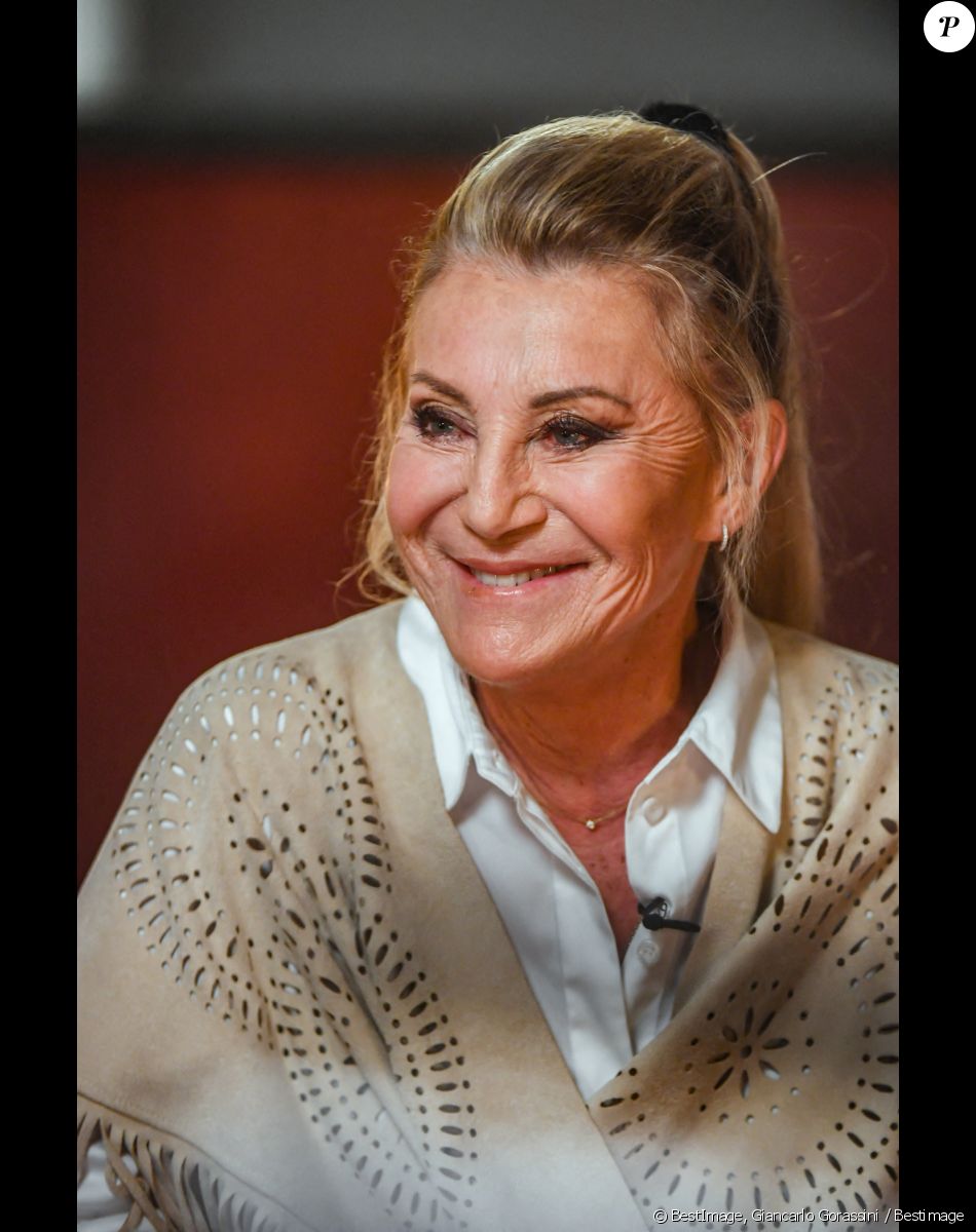 Sheila face à Bernard Montiel : les 60 ans de carrière de la chanteuse ...