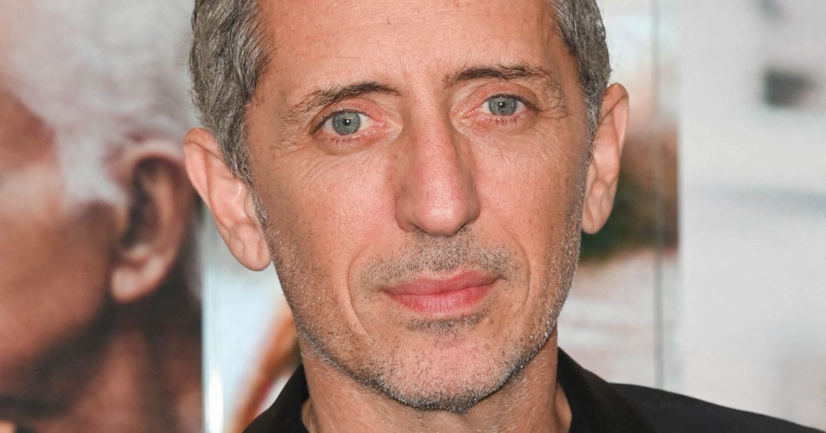 Gad Elmaleh à la première du film Reste Un Peu au cinéma UGC Ciné Cité ...