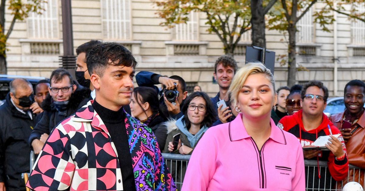 Louane Emera et son compagnon Florian Rossi arrivent au défilé de mode ...