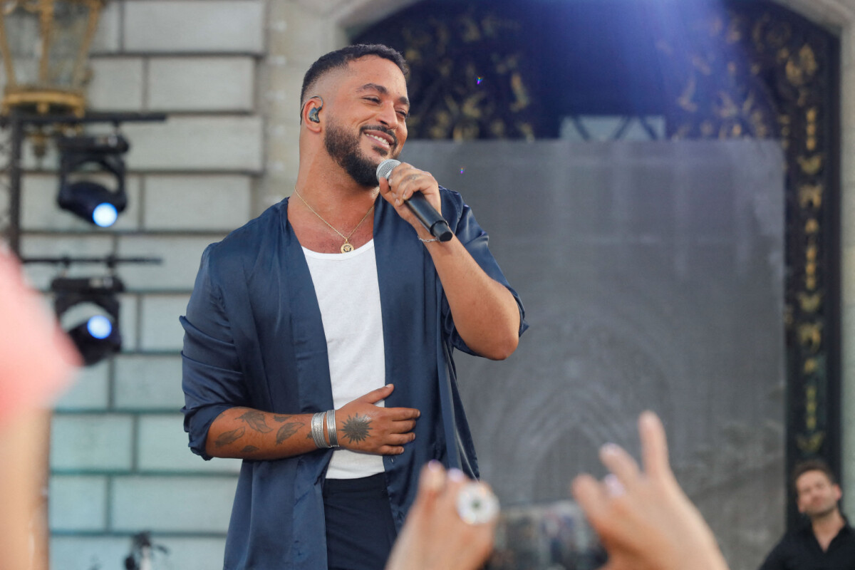 Photo : Slimane - Concert RFM Music Show sur le parvis de l'Hôtel de ...