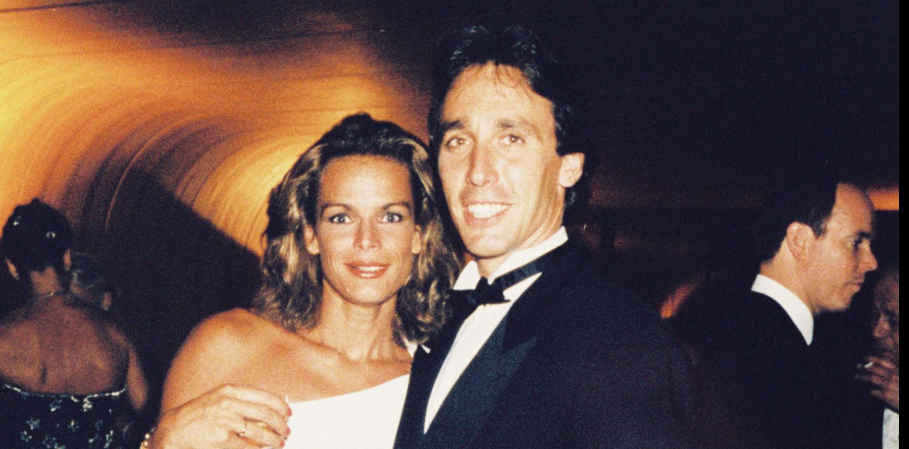 Stéphanie de Monaco en robe de mariée courte et en dentelle : photos de ...