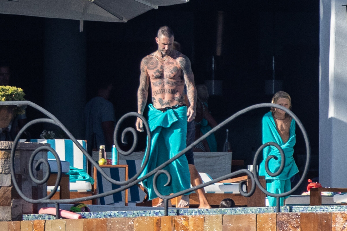 Photo : Exclusif - Adam Levine, torse nu, pendant des vacances en ...